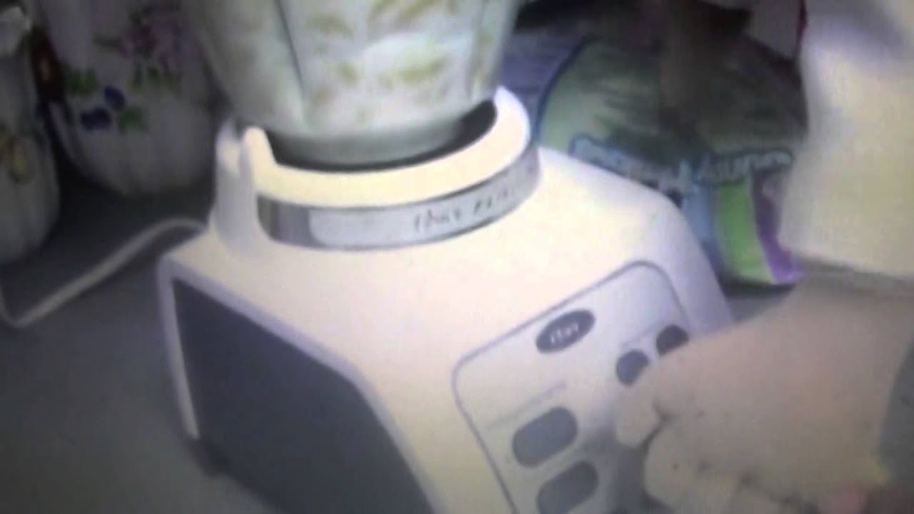 Psycho chef blends mac and cheese - YouTube