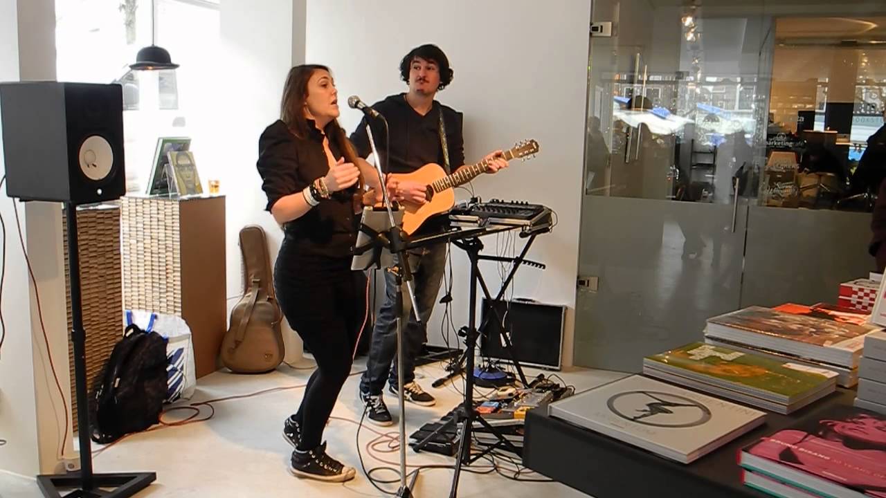 Babooka Bookstore Leiden - YouTube