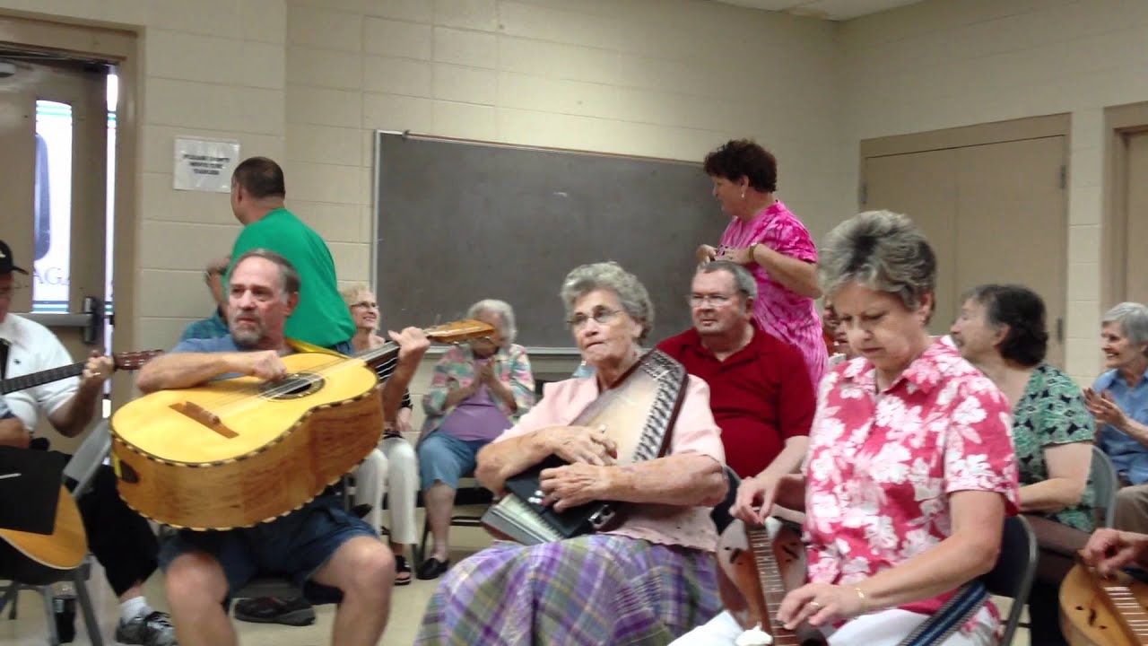 Red Hen Hop & Chicken Dance - YouTube