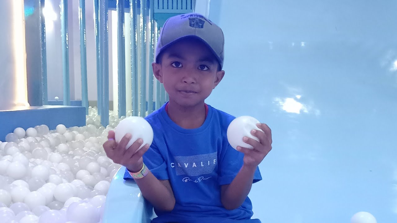 Mandi Bola di WonderZone.Playland - YouTube