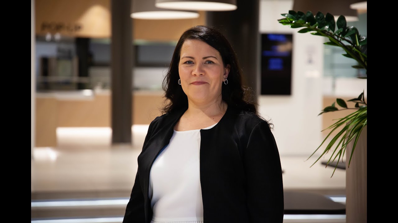 Edustustarjoilijasta aluepäälliköksi – Riikka Rusanen - YouTube