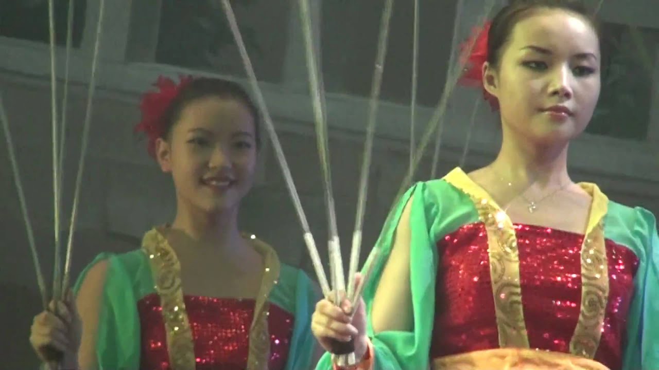 Chinese acrobats in Beijing Китайский Цирк - YouTube