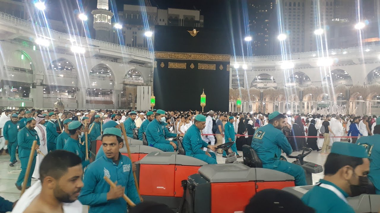Mashallah cleaning at Makkah Masjid Al-Haram | Mecca cleaning old video ...