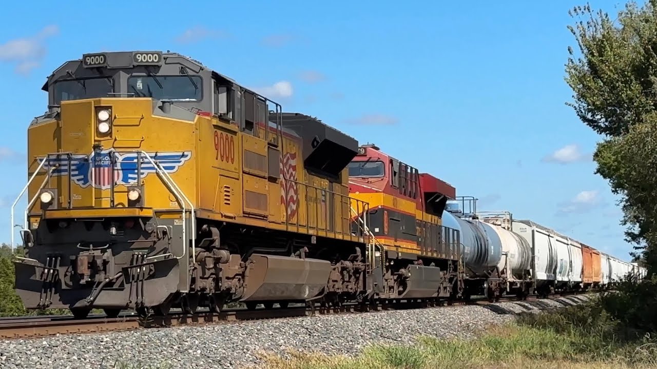 UP 9000 SD70AH w/ Nice K5LLA Leads Huge 2x1x1 Manifest - YouTube
