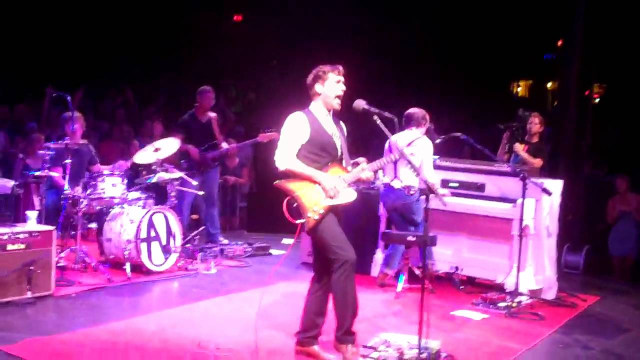 Hanson interact with crowd - South Shore Music Circus 2010 - YouTube