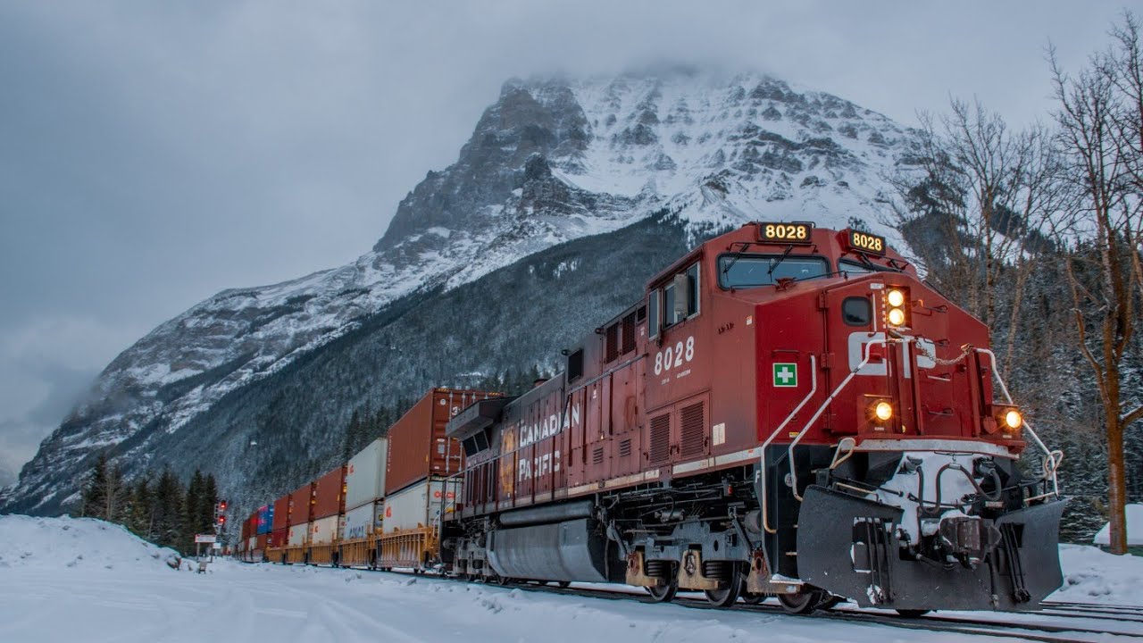 CN 3944 Mid DPU on CP at Field BC! - YouTube