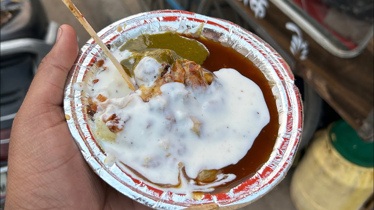 Sadabaad Famous Dayaram Dahi Gujiya/दयाराम की गुजिया खाने के लिए लोग ...