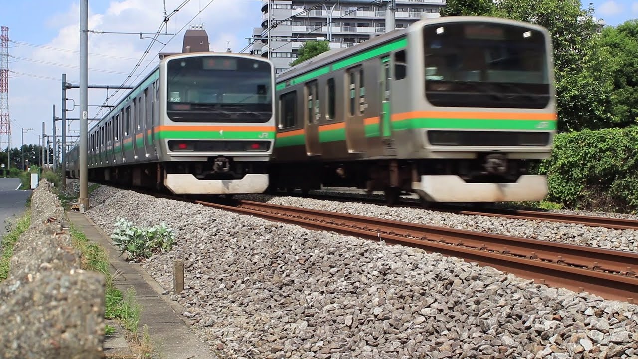 E231系とE231系のすれ違い - YouTube