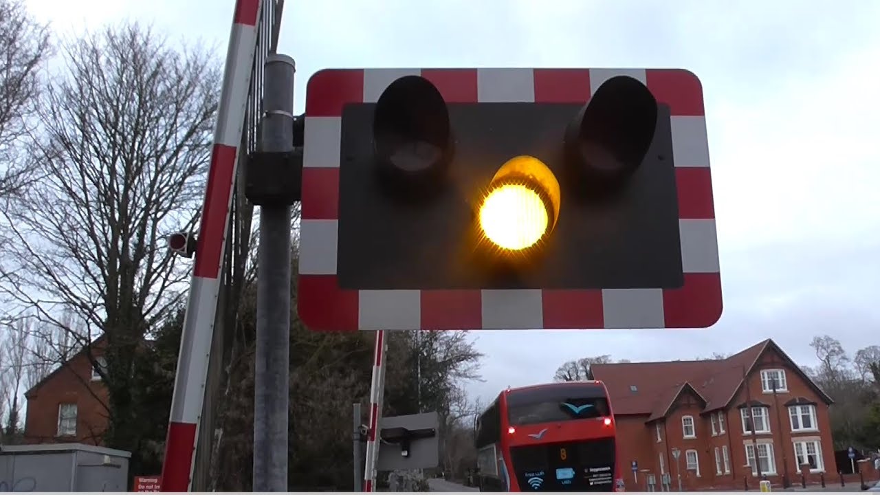 Sturry Level Crossing, Kent - YouTube