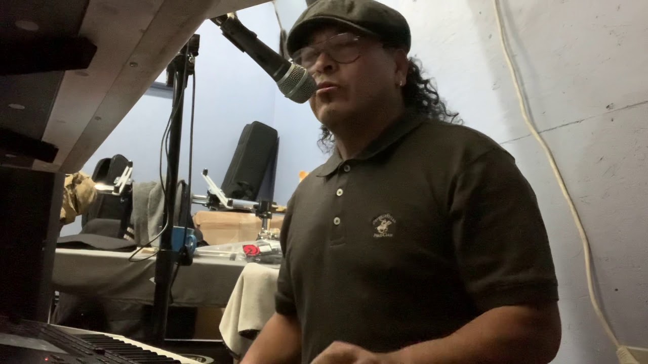 EL BAZUCASO TIGRILLO PALMA (Interpreta EL Meño SOLOSHOW) - YouTube