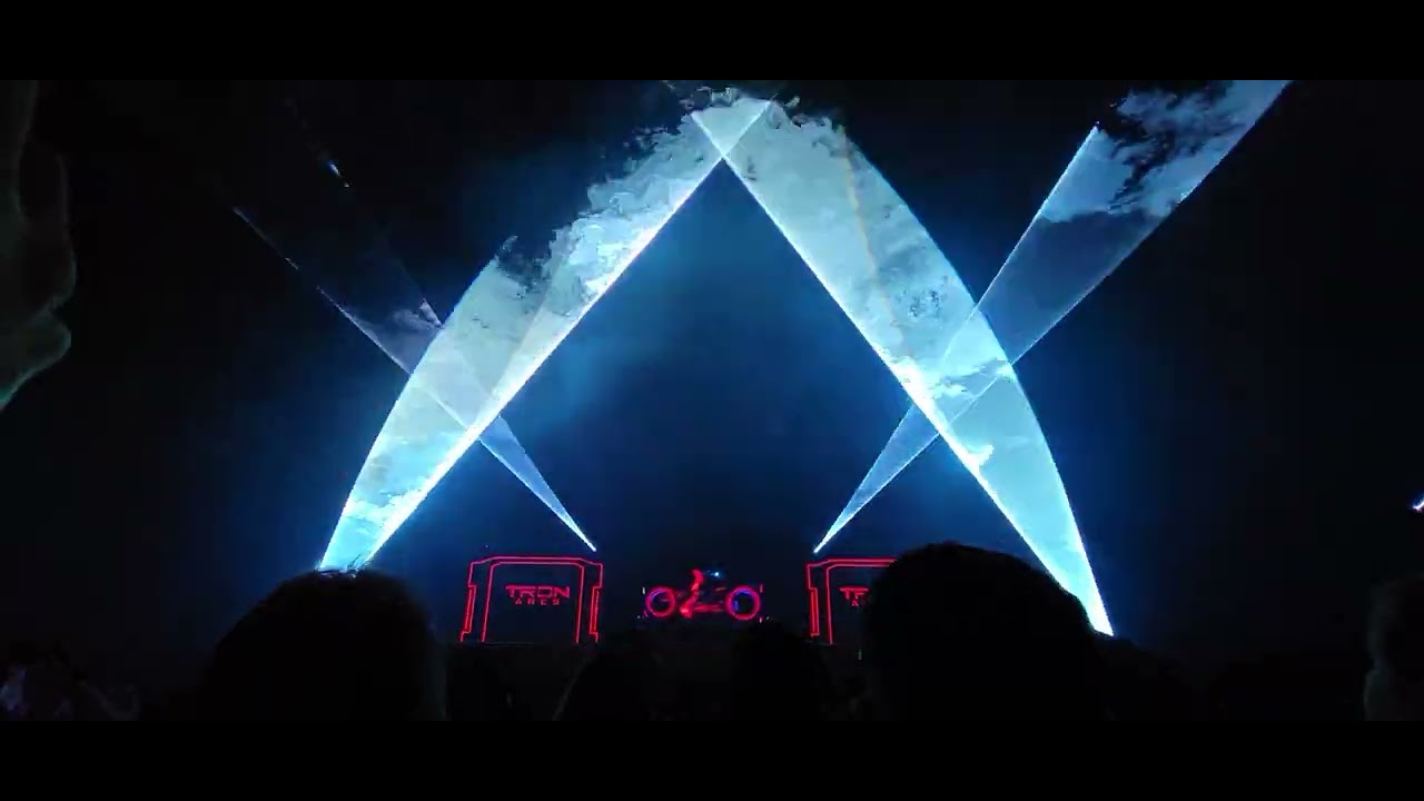 Tron Ares Laser Show At The El Capitan Theatre In Hollywood. - YouTube