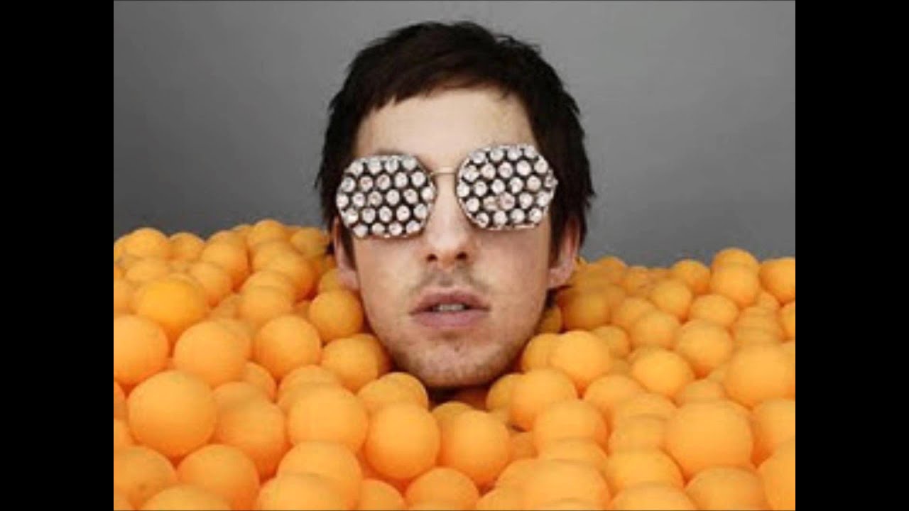 Calvin Harris - Ready For The Weekend - YouTube