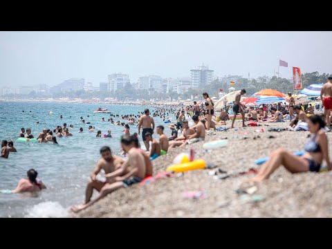 Antalyalılar, Konyaaltı Sahili'ni doldurdu