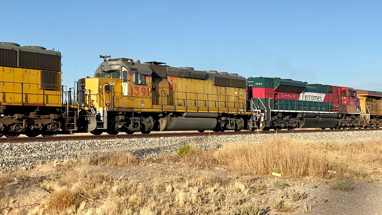 UP train with 4 engines pass through Queen Creek AZ - YouTube