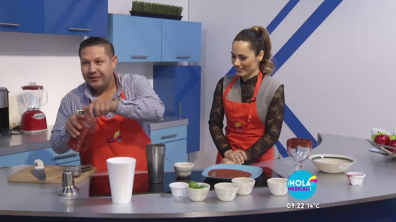 Hola Mexicali: La bebida del dia "chabela al cilantro" - YouTube