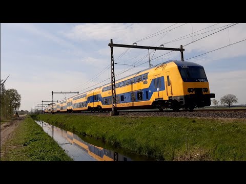 DDZ 7649 als trein 637 Rotterdam-Leeuwarden bij Nieuwleusen, 22-04-2023 ...