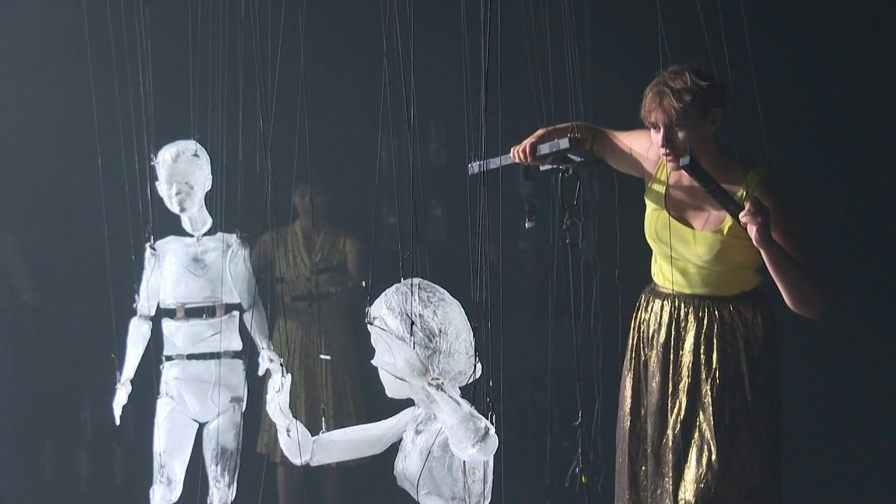 Ice puppets break the mold in Marseille's production of "The Waves ...