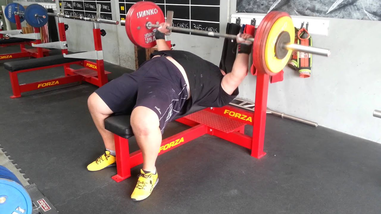 Nathan Baxter benches 205kg x 3 PTC - YouTube