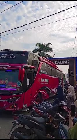 rjb di Bekasi nih terciduk CCtv #basuri #busmania #bus #buspariwisata # ...