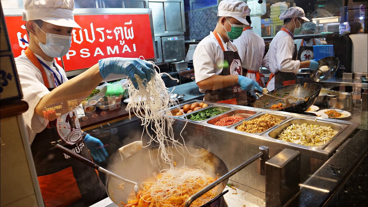 Famous Pad Thai restaurant in Bangkok!!!thipsamai!!!/Thailand street ...