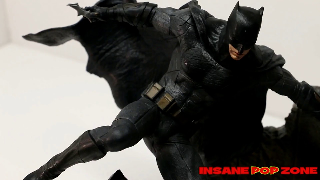DIAMOND SELECT TOYS JUSTICE LEAGUE BATMAN STATUE Unboxing & Review ...