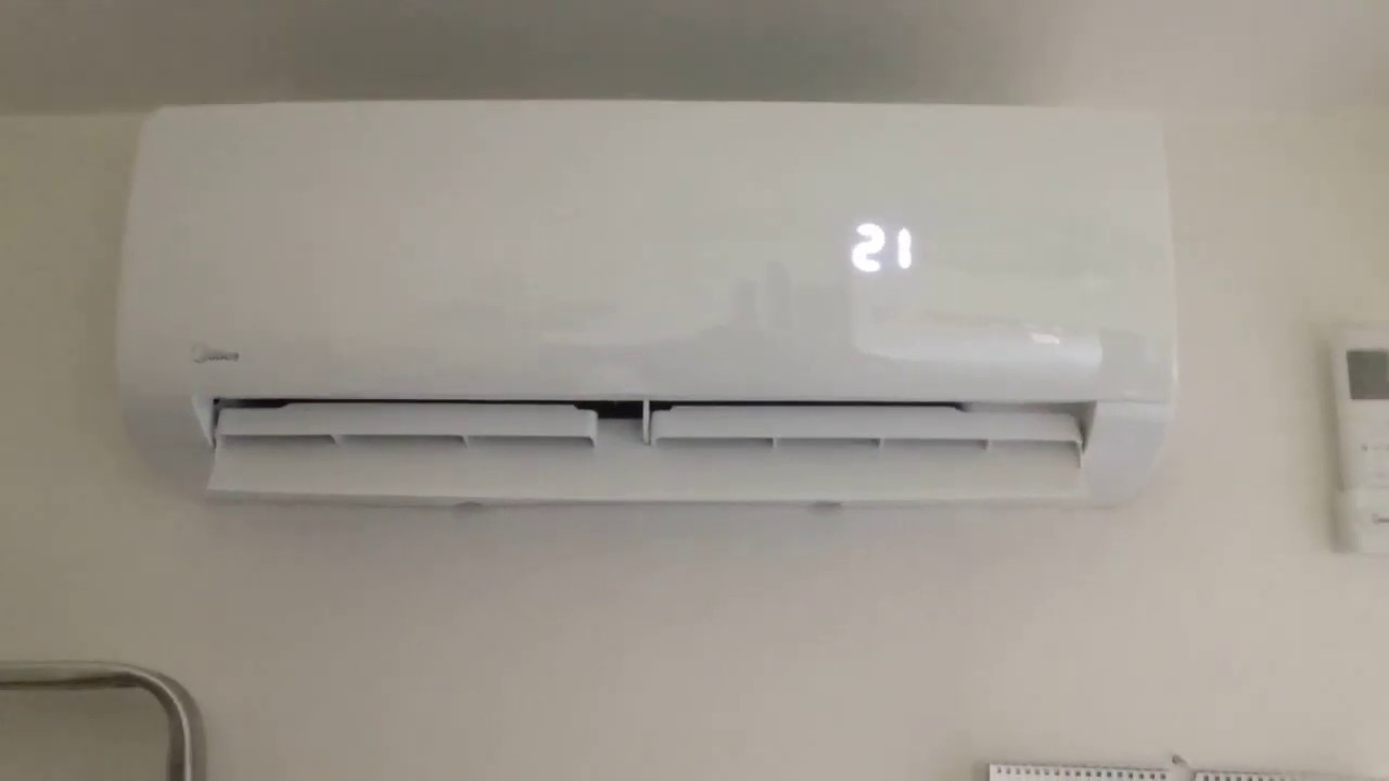 Midea split air conditioner oscillating operation timelapse - YouTube
