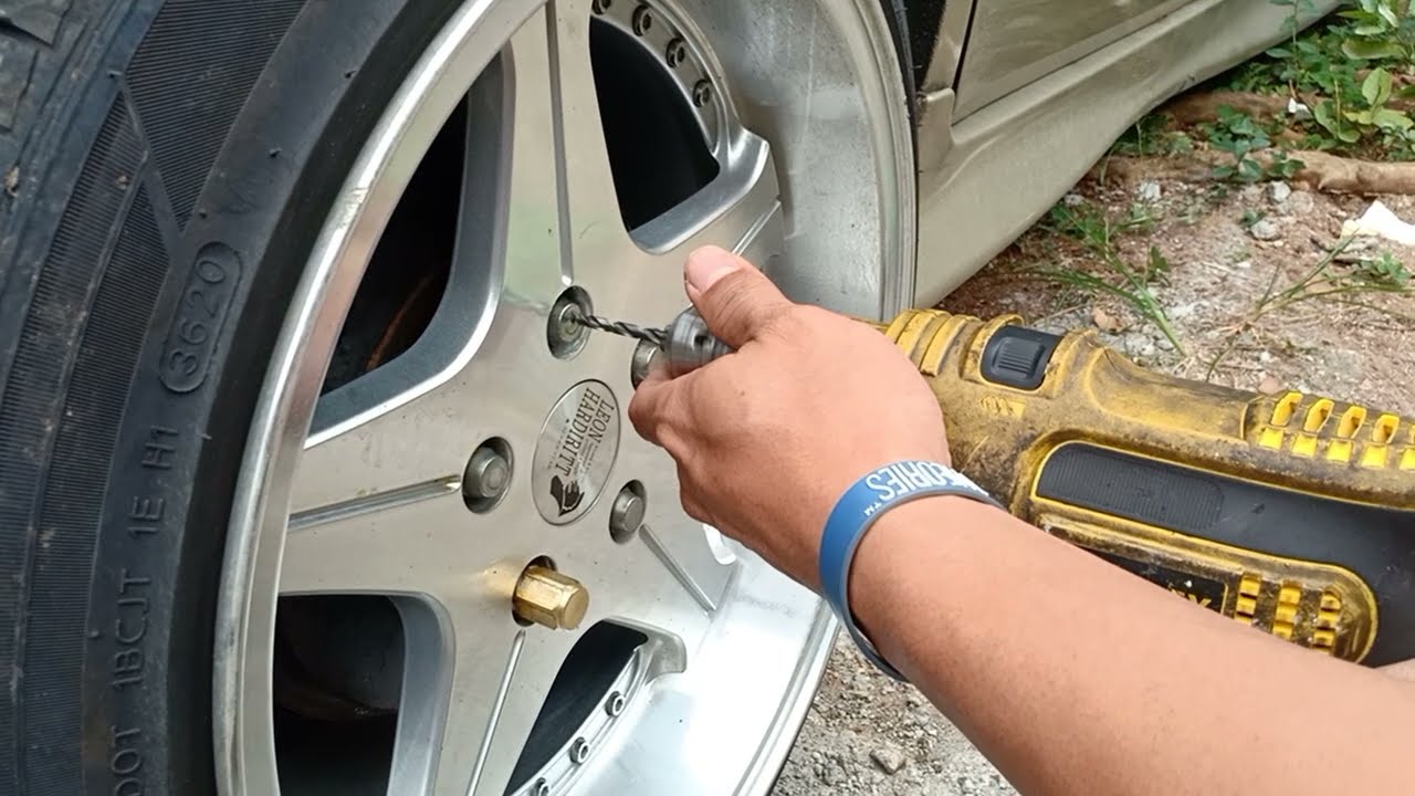 Cara mudah lepas baut roda mobil yang slek & Dol Tanpa rusak vleg - YouTube