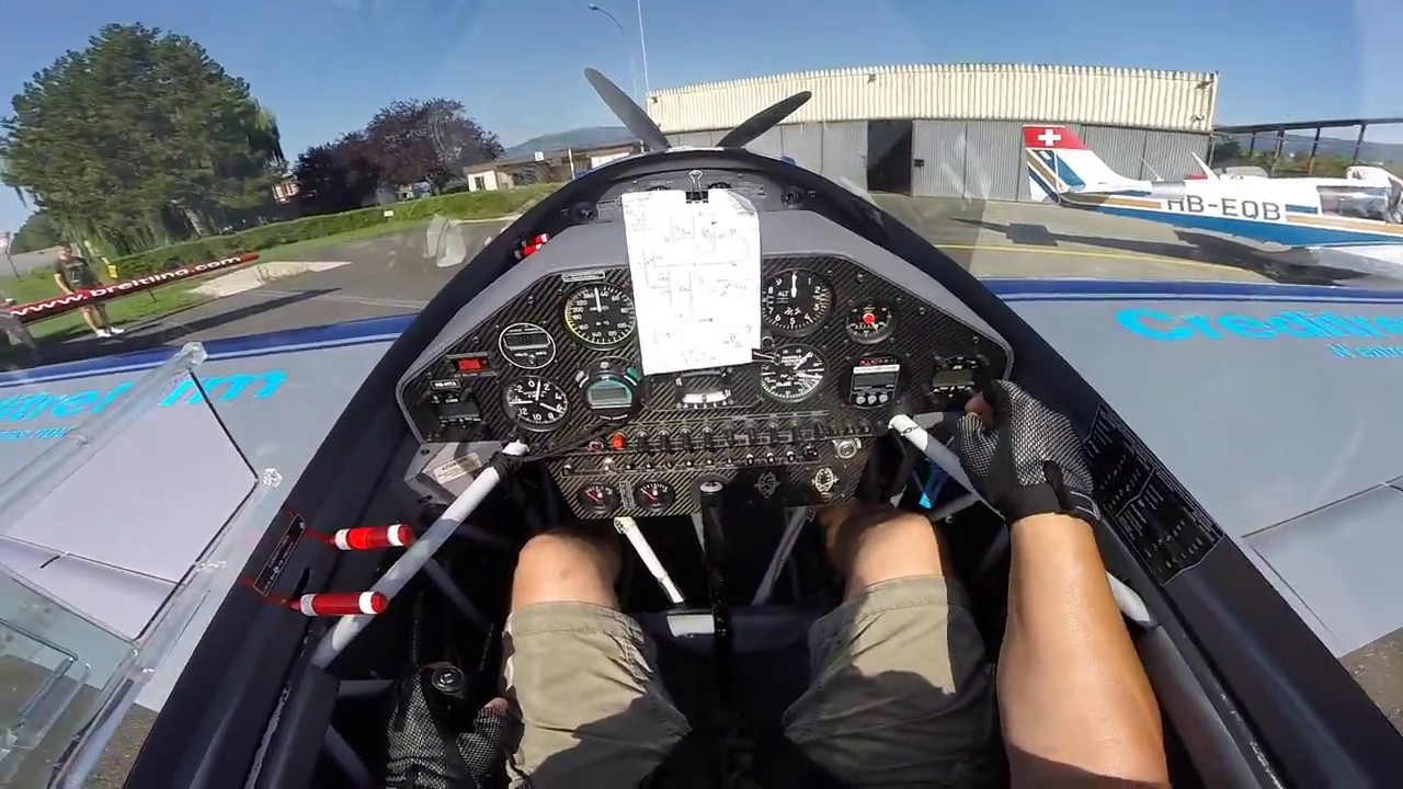 Aerobatic Aircraft Extra 300 LP Olivier K. - YouTube
