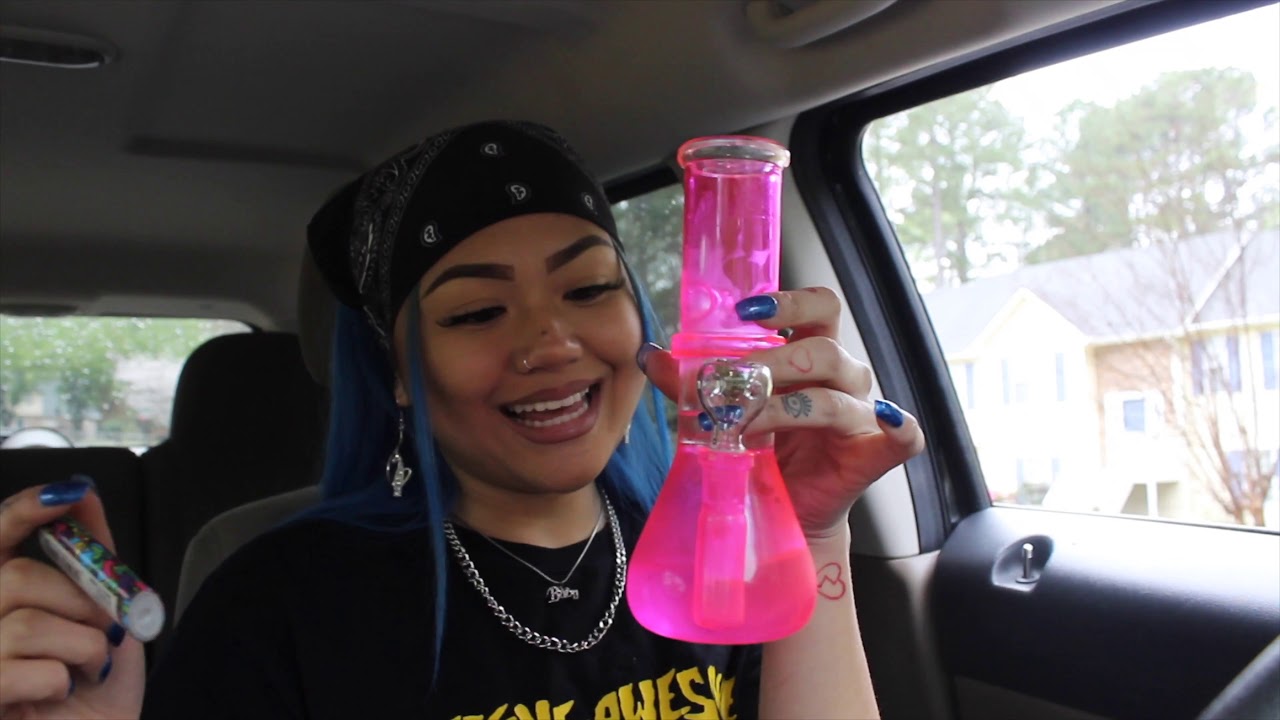 Smoke with me!! Bong sesh + new music 😤 - YouTube