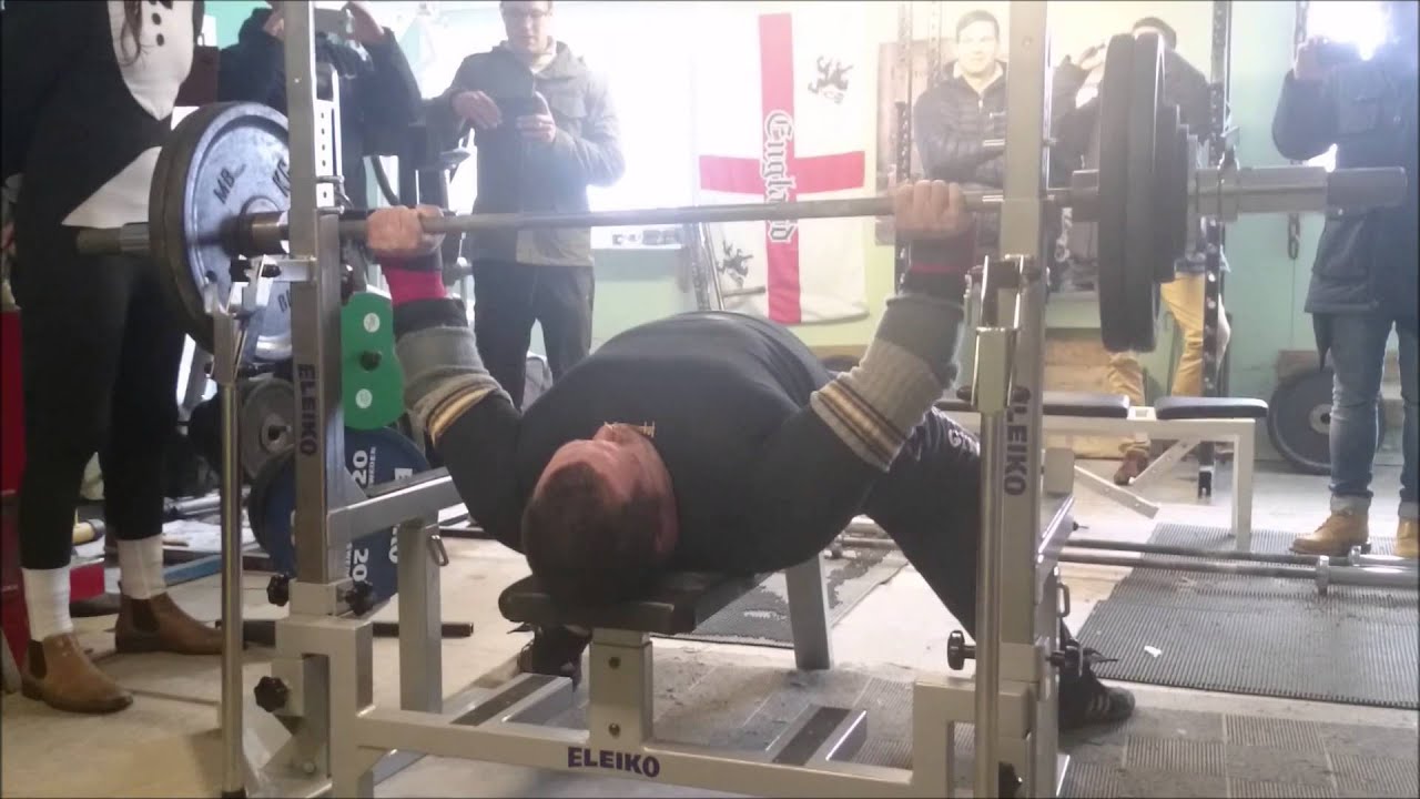 4-time bench press world champion doing 74x102,5kg/226lbs NFL combine ...