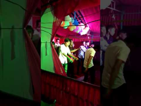 Quẫy banh đám cưới..