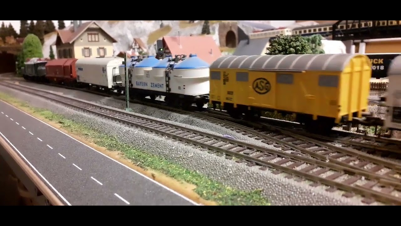 kleine H0 Modellbahn: Öbb 1020 - YouTube