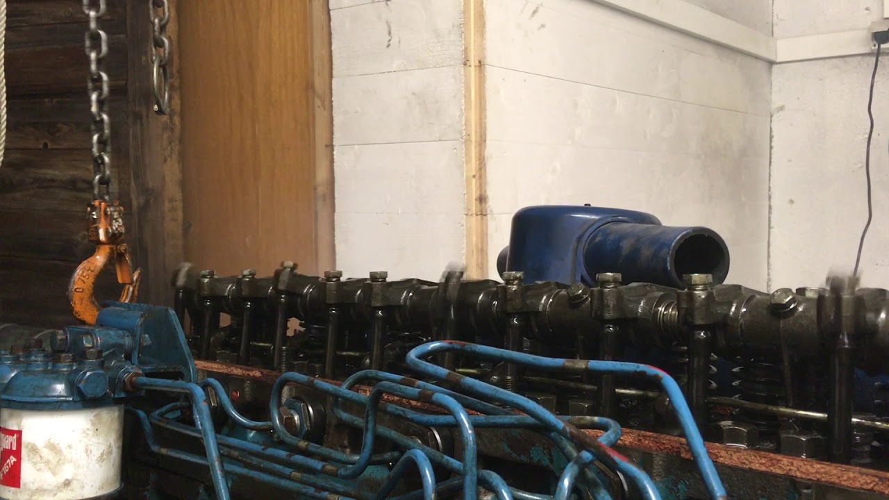 Ford 2725E - YouTube