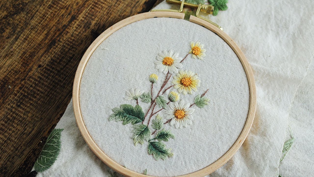 Embroidery and chill with me - YouTube