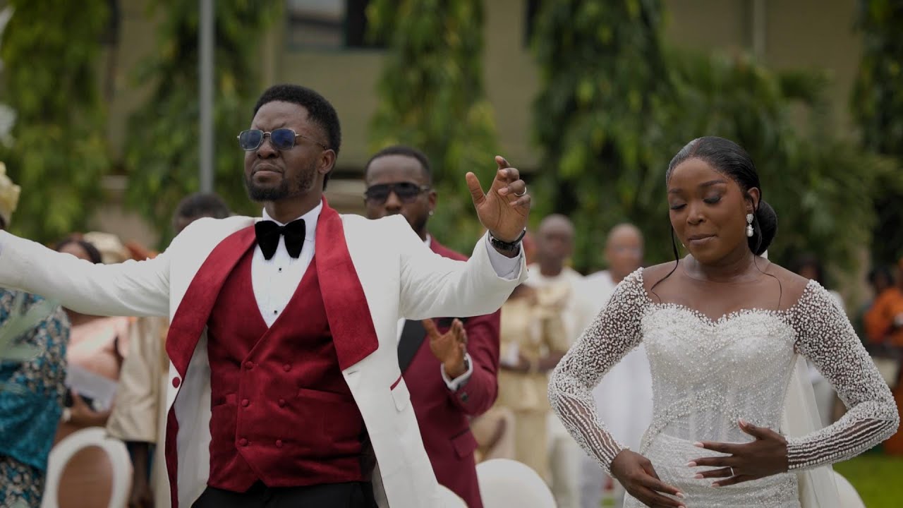 BRIDE AND GROOM WORSHIPS GOD ON THEIR WEDDING DAY. - YouTube