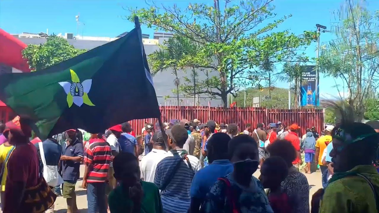 Enga Mioks grand final day crowd at Boroko area (vs Goroka Lahanis ...