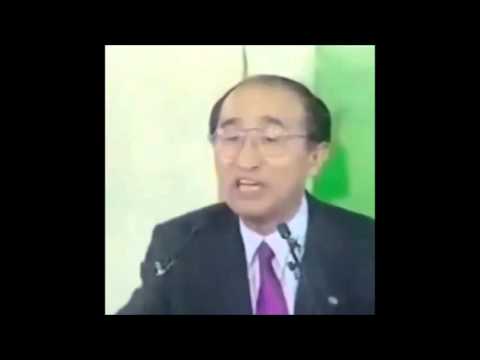 takma dişleri konuşurken çıkan konuşmacı