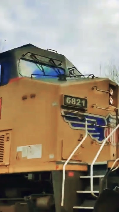 something odd about UP #6821 - YouTube