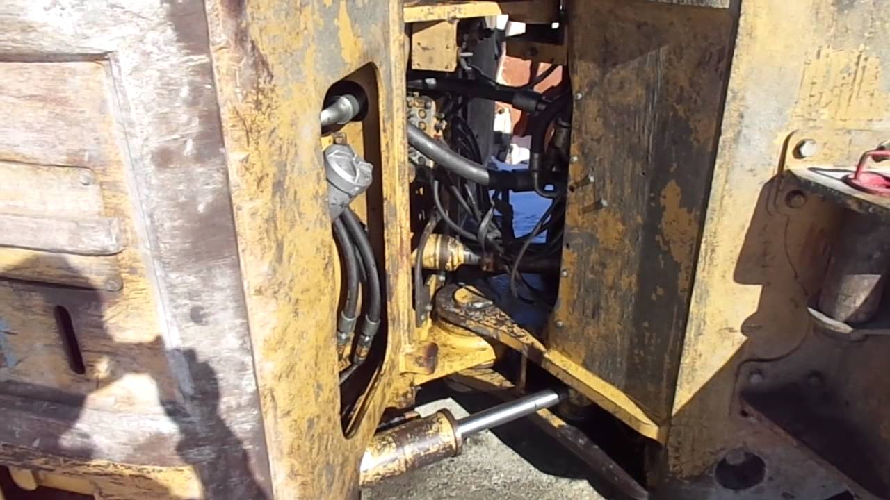 Caterpillar Elphinestone R1600 UG Loader - YouTube