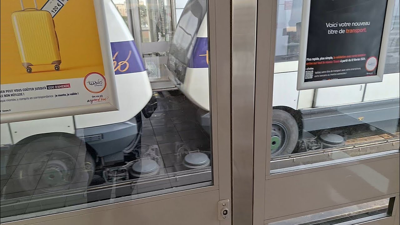 Tisseo ligne A UM Val208 NG2/NG2 106-105 ligne complète - YouTube