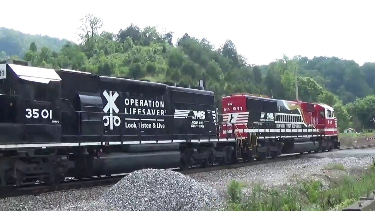 Norfolk Southern's Honoring First Responders Locomotive @ Gate City, VA ...