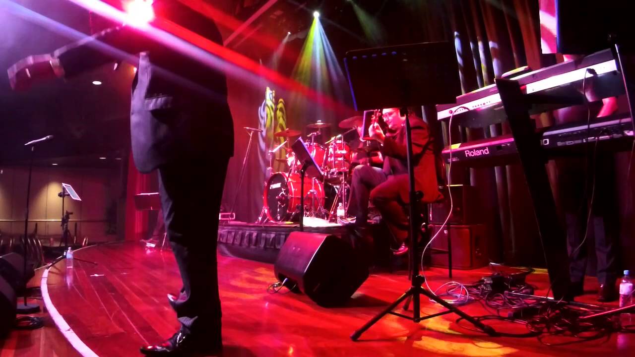 Tony pantano AL DI LA - YouTube