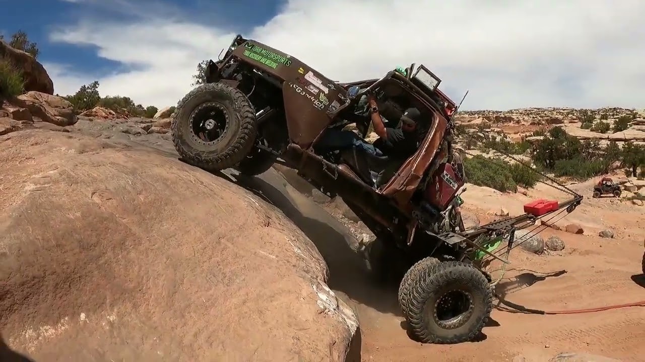 Tow Truck Versus A Buggy For Pulling - YouTube