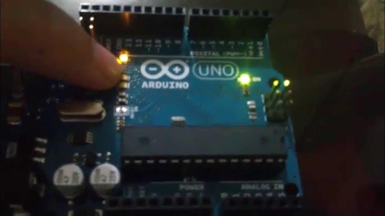 hacer parpadear un led dentro de arduino uno - YouTube