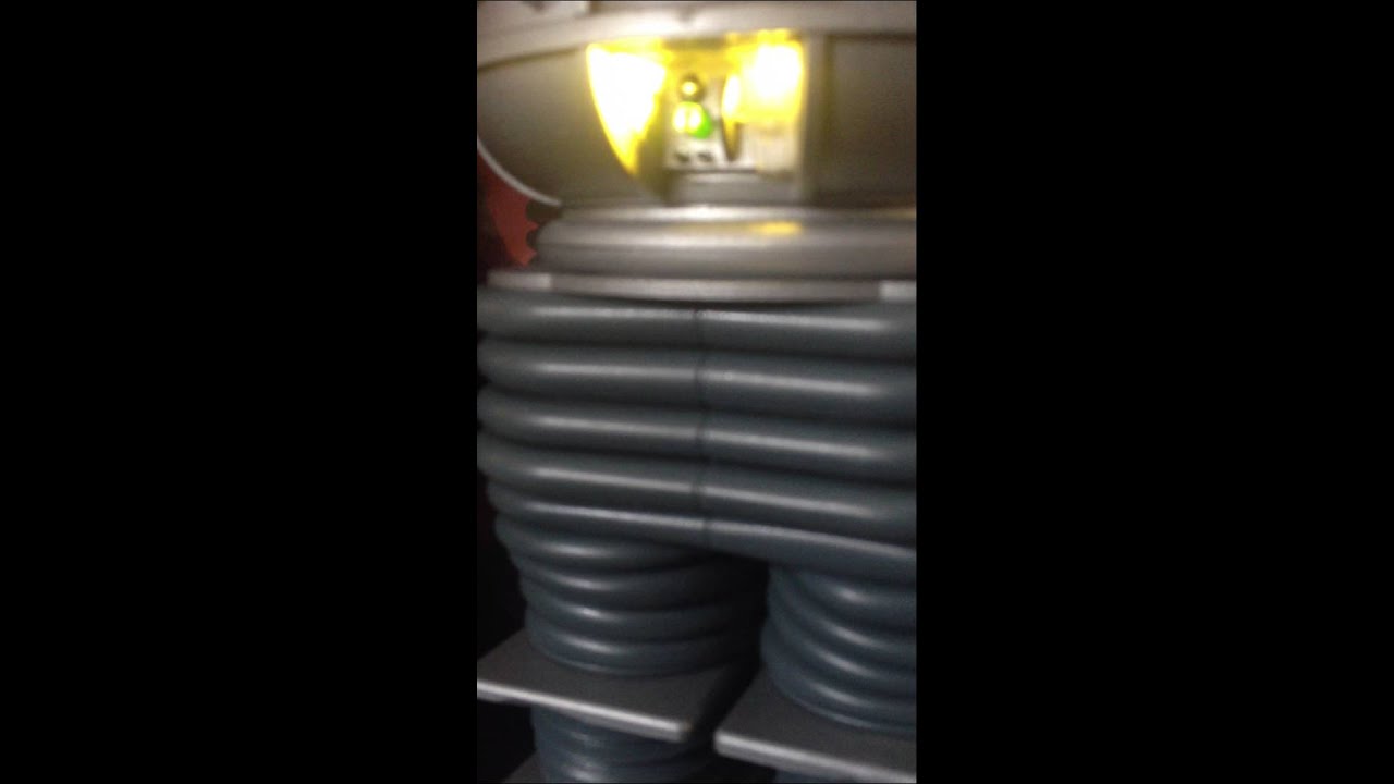 Moebius Models Lost in Space ROBOT B-9 - YouTube