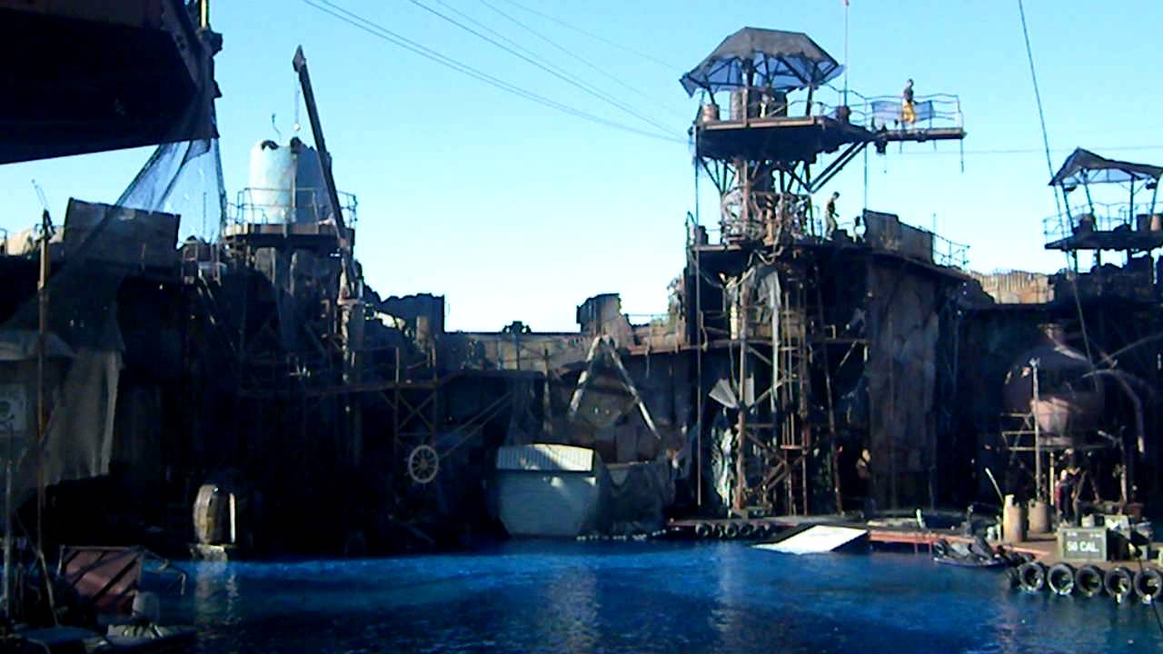 Waterworld Universal Studio - YouTube