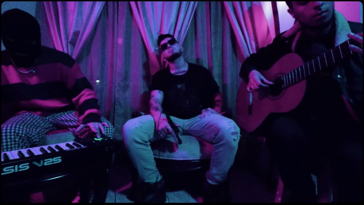 TEGGA - "RAZONES PARA QUEDARTE" Live Performance - YouTube