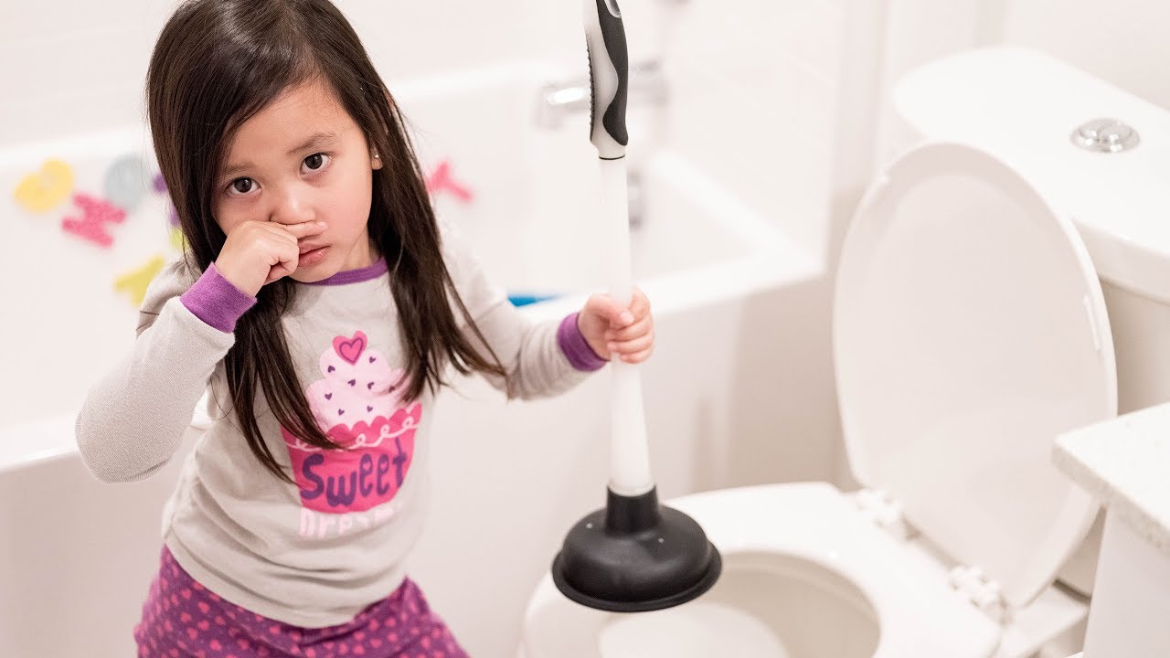 "It's the Hard Knock Life" (Annie) Kids Sing-Along With Le Gianna Tran - YouTube