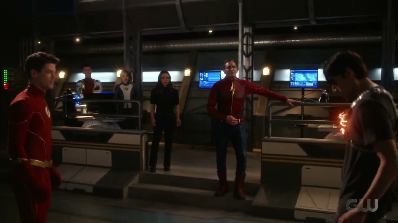 Thawne returns to Save the Flash/ The flash season 7 finale - YouTube