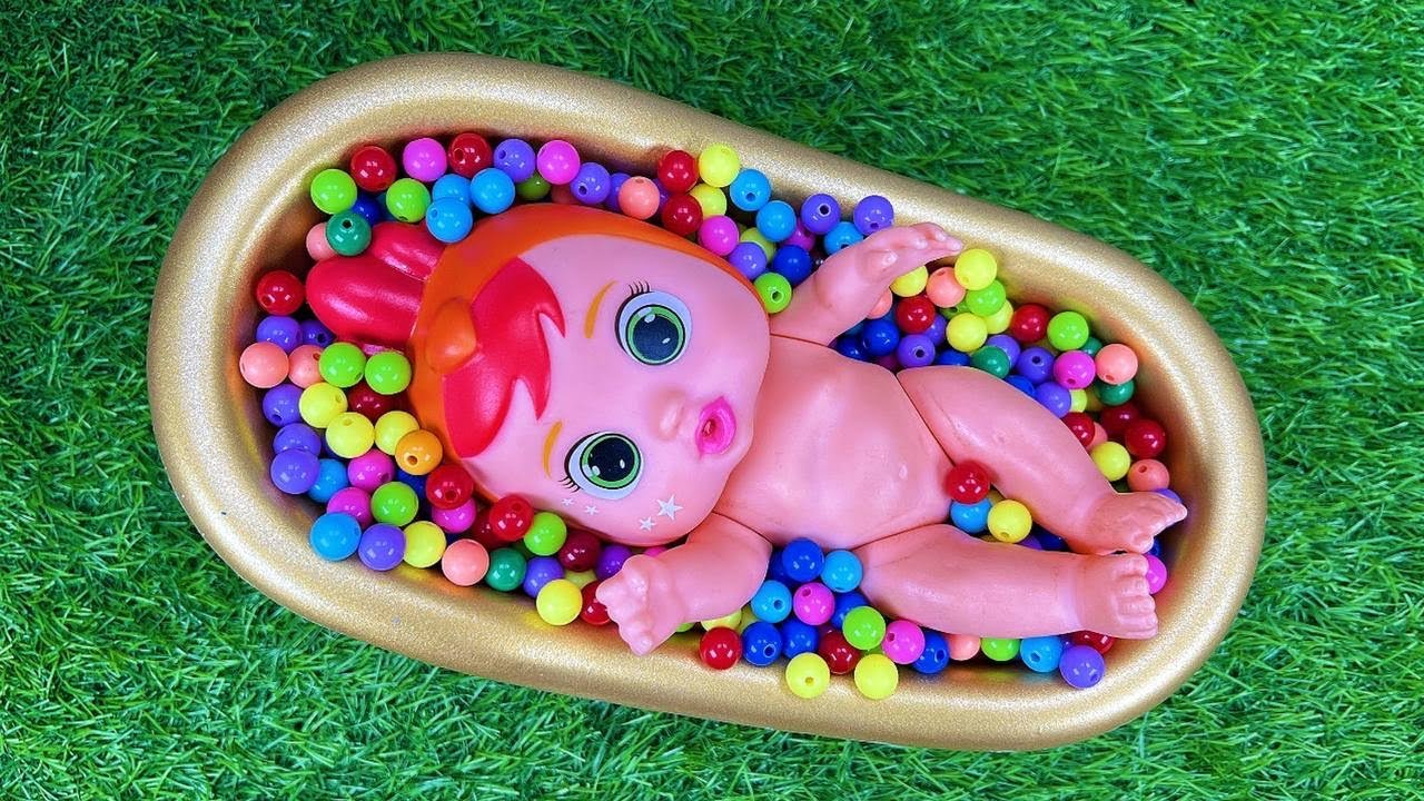 Relaxing ASMR Adventure – Combining Candy and Creative Makeup in ...